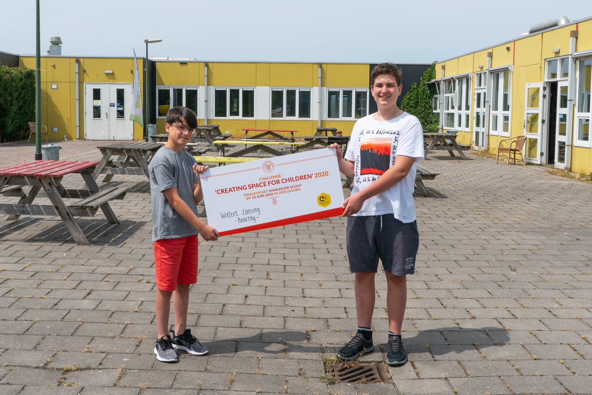 Leerlingen van het Wolfert Lansing krijgen finaleticket overhandigd ...